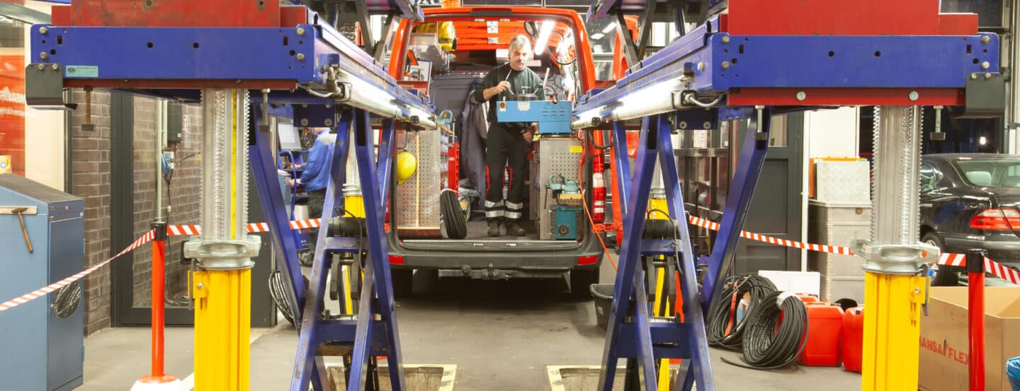 Lifting platforms and loading bridges | Ihr Systempartner für Hydraulik ...